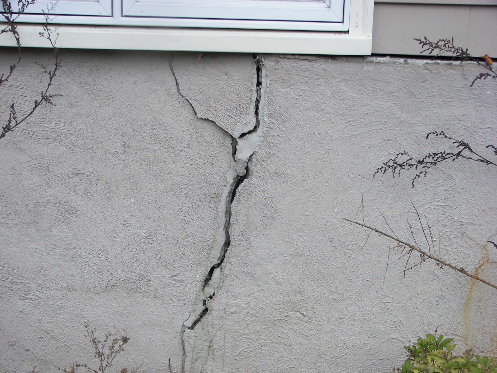 How to fix foundation cracks - the fast and easy way. - True Level Concrete